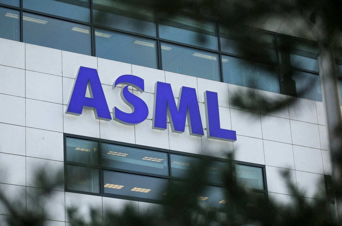 Chip Maker ASML Faces Setback as Dutch Government Revokes Machine ...